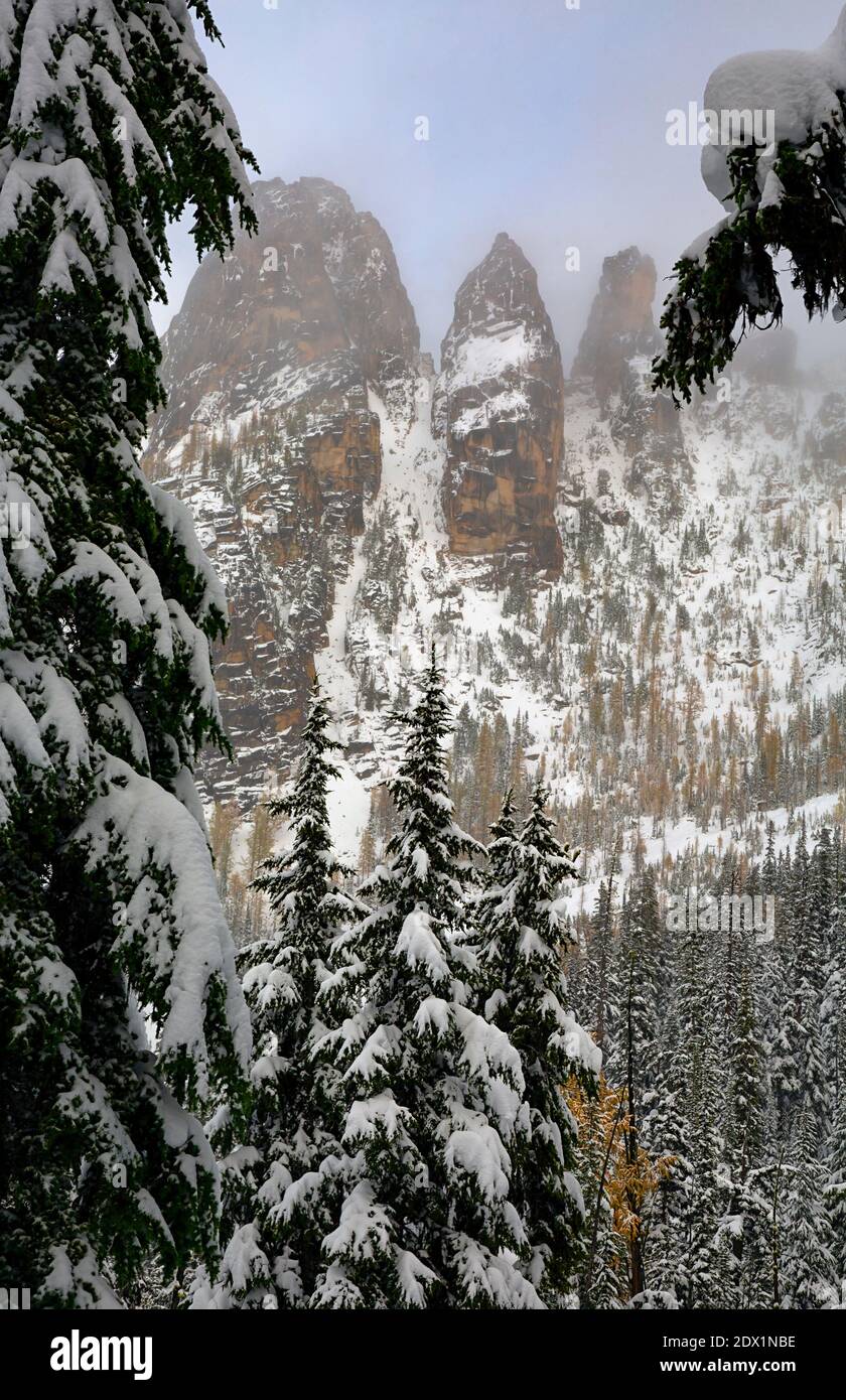 WA18788-00...WASHINGTON - A brief break in the clouds over Early Winter ...