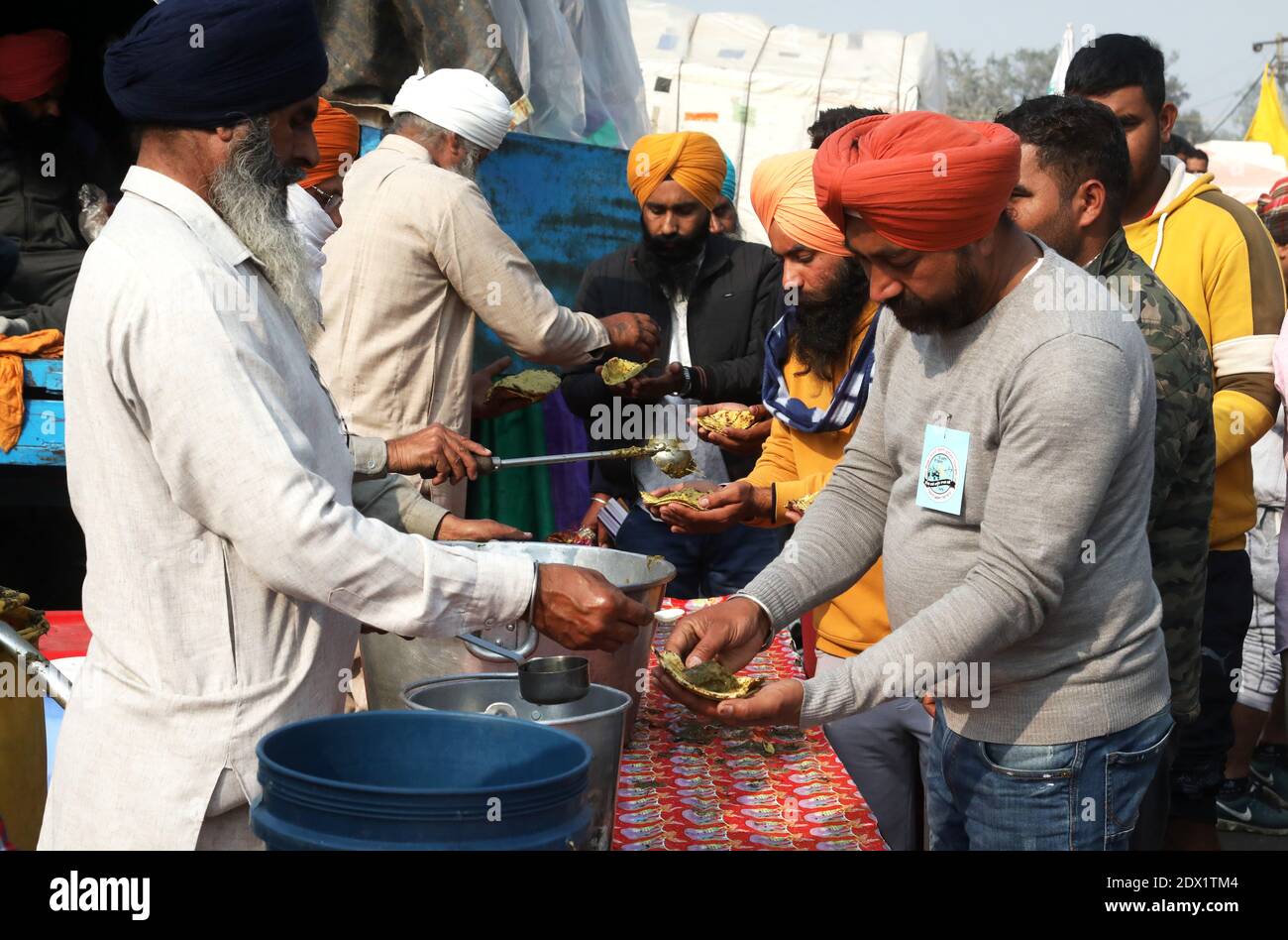 Sikh community kitchen hi-res stock photography and images - Alamy