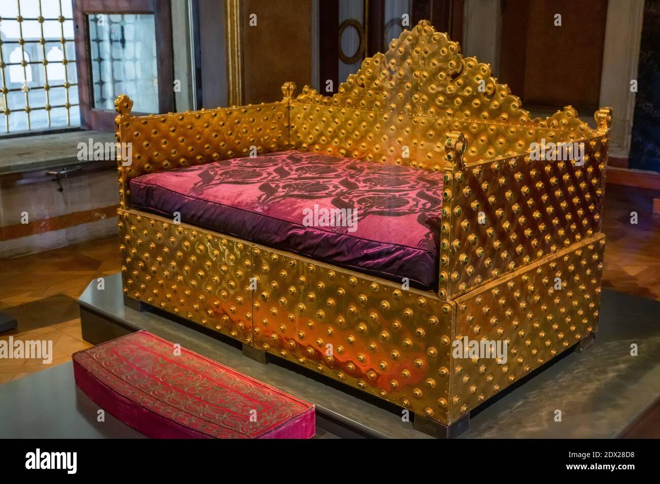 Elements of oriental palace decorations golden ceremony throne, with ...