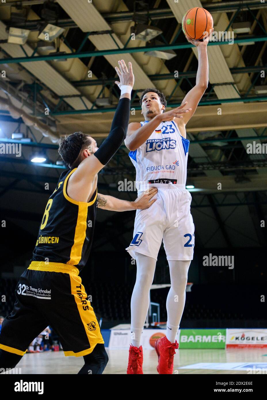 Maurice Marko Pluskota (Lions) in a duels with Enosch Wolf (Tuebingen ...