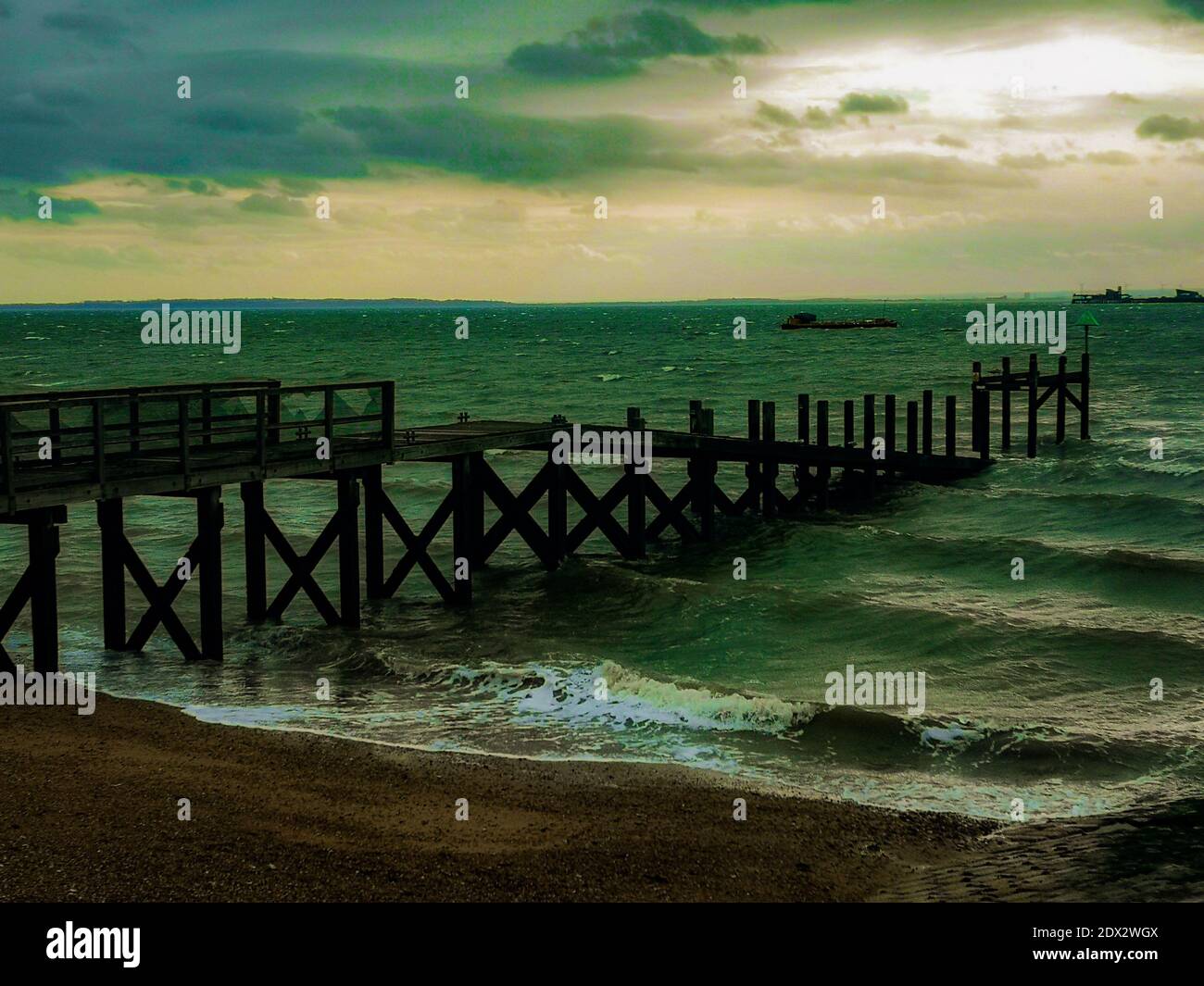 Frinton on sea pier hi-res stock photography and images - Alamy