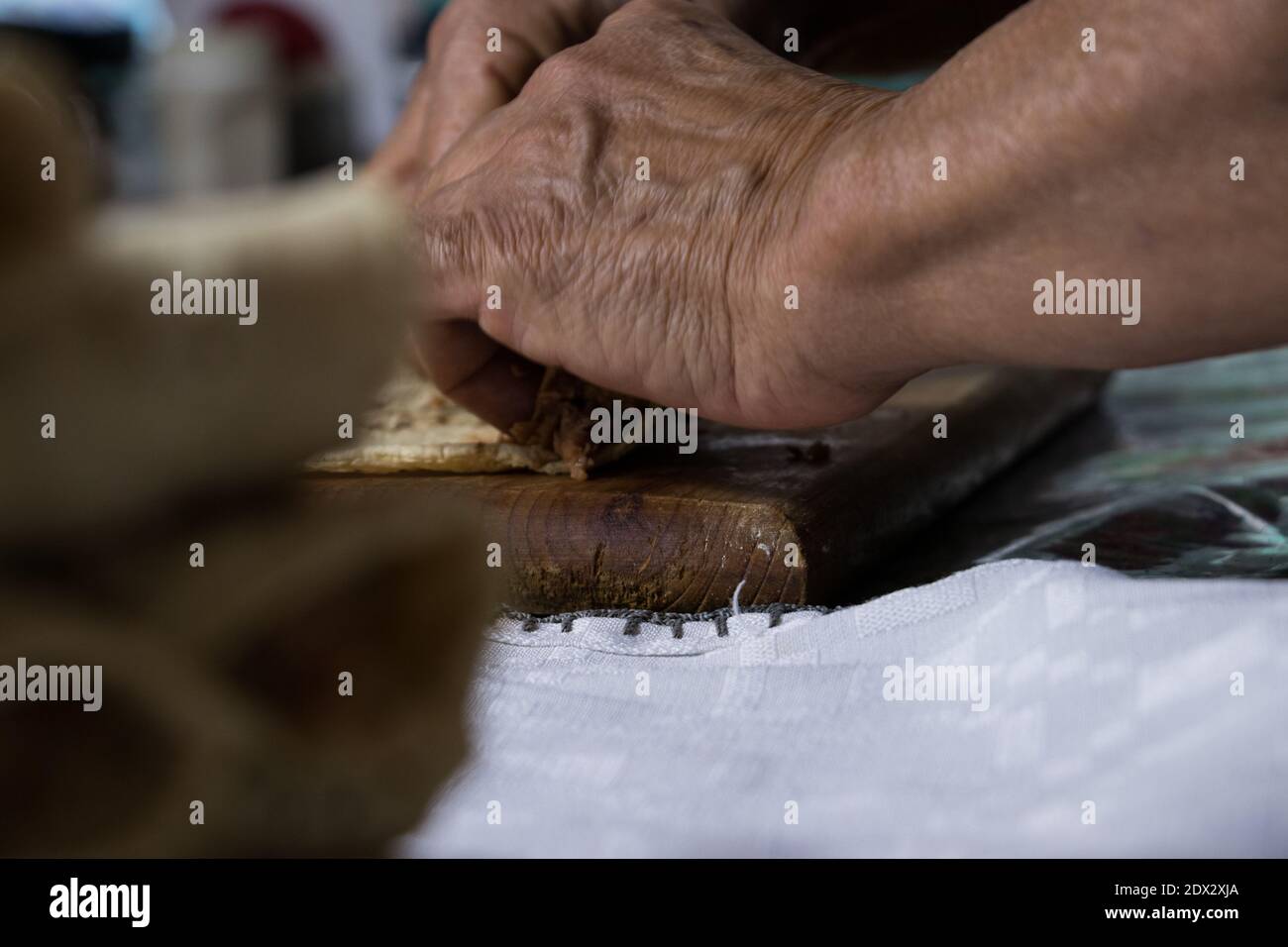 A chef preparing Mexican tacos Stock Photo - Alamy