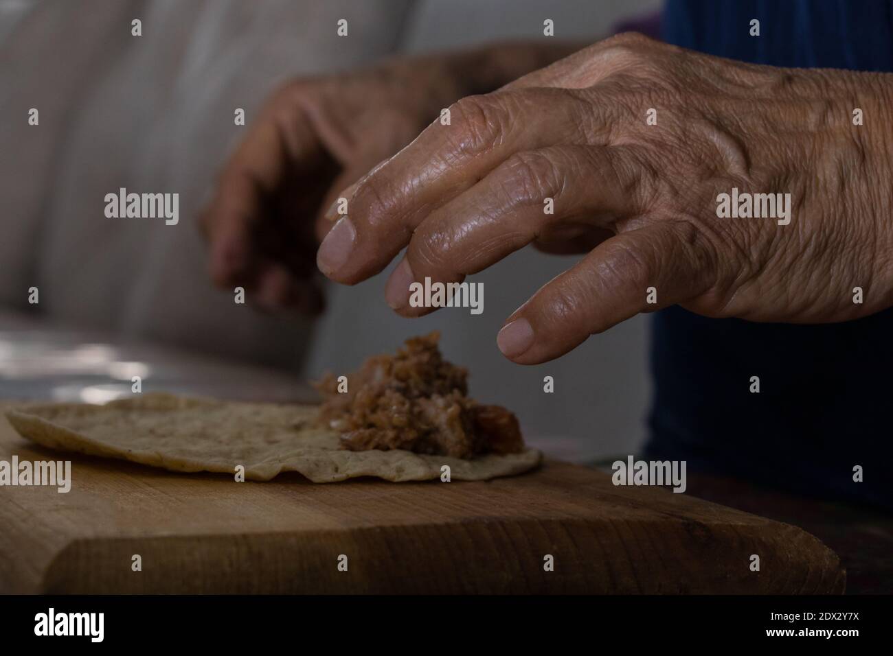 A chef preparing Mexican tacos Stock Photo - Alamy