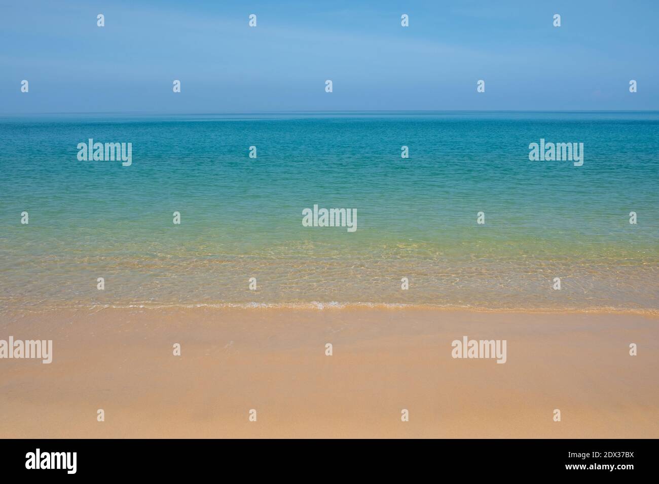 Beautiful empty beach hi-res stock photography and images - Alamy
