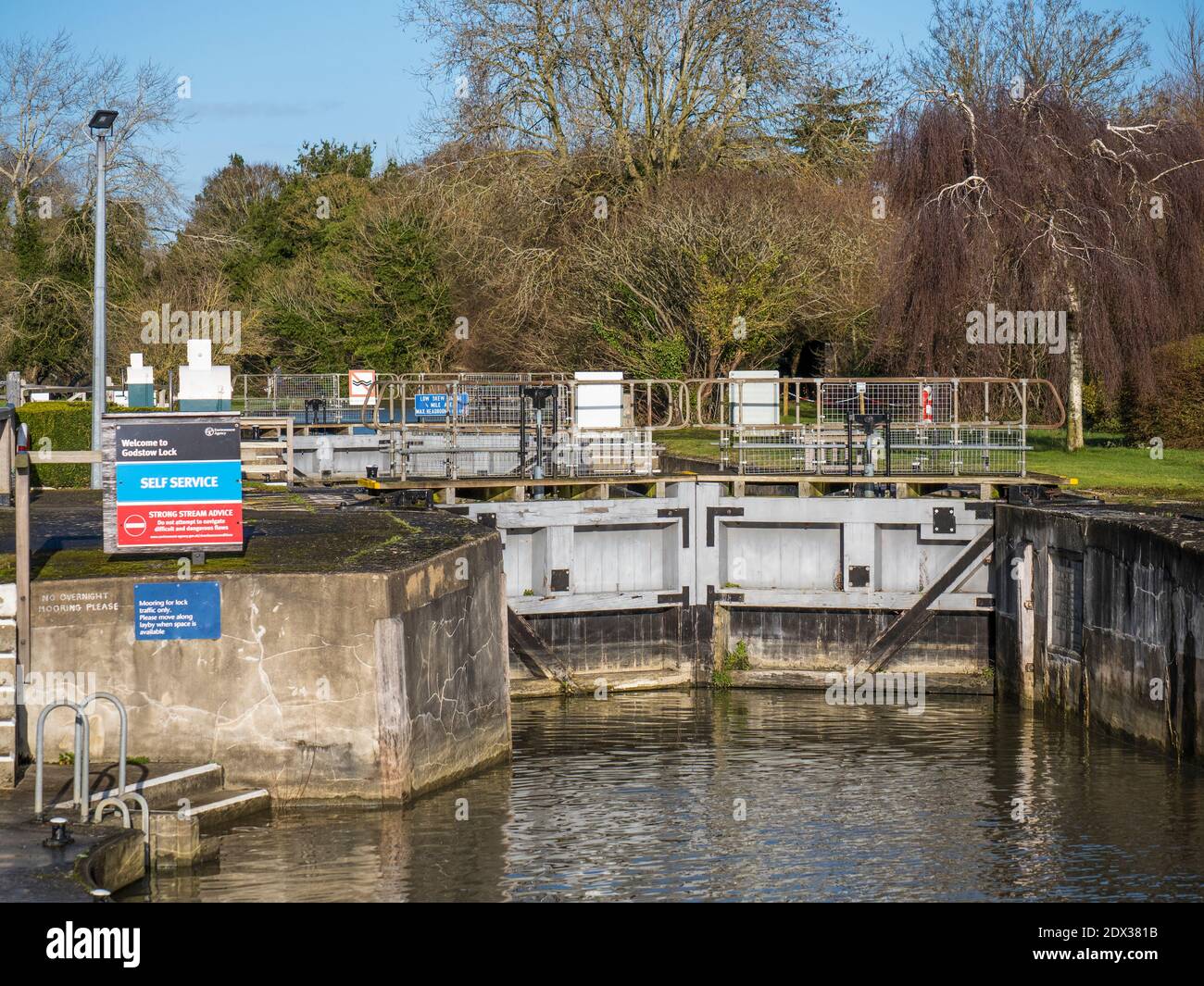 Wolvercote Lock High Resolution Stock Photography and Images - Alamy