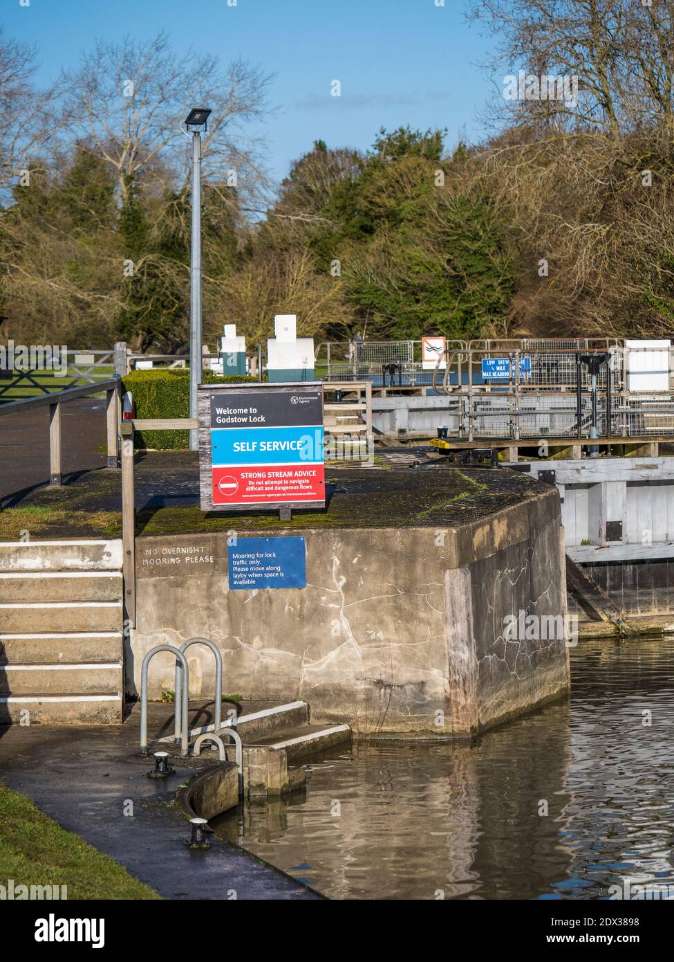 Godstow lock, oxfordshire hi-res stock photography and images - Alamy