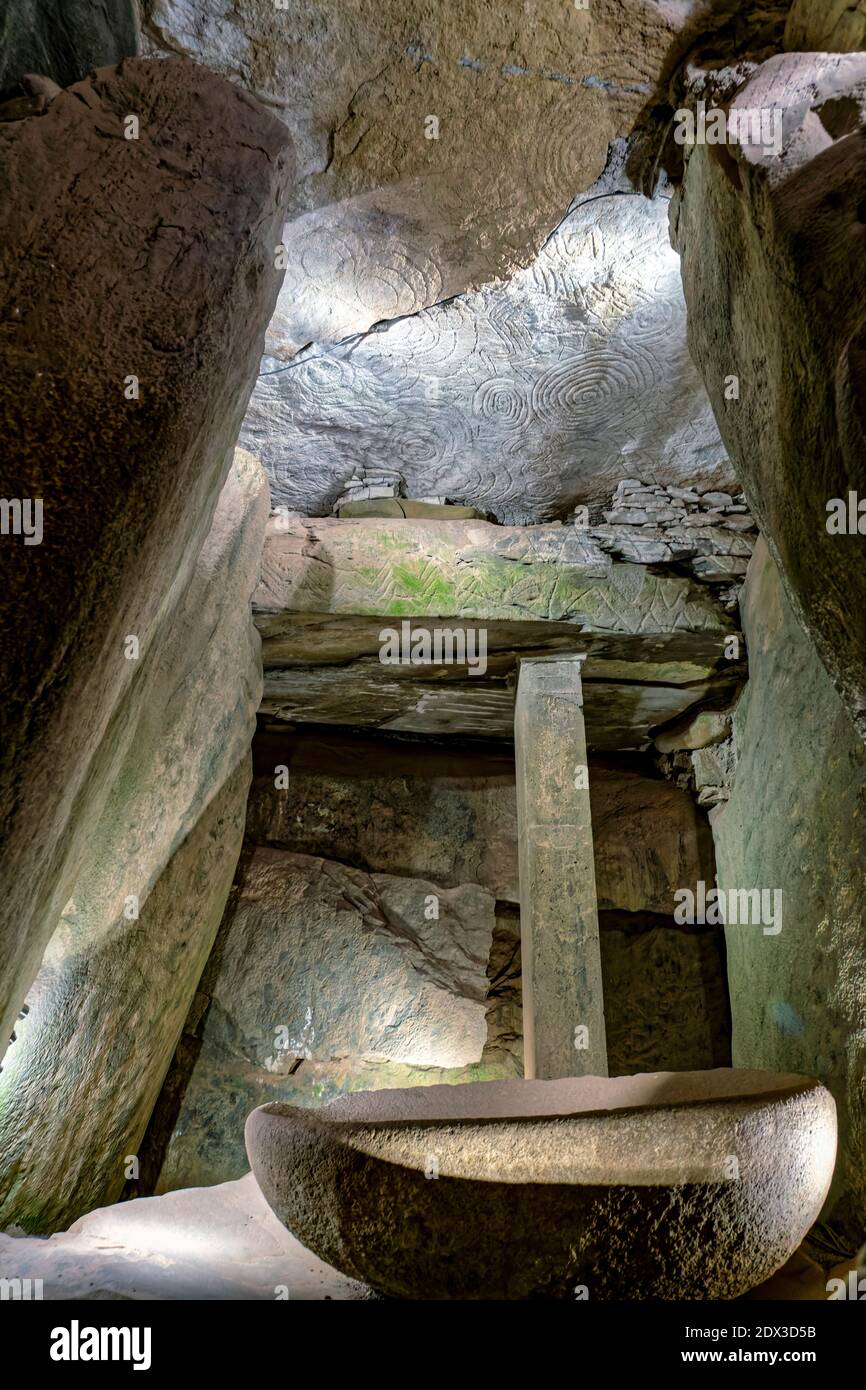 Tomb interior newgrange hi-res stock photography and images - Alamy