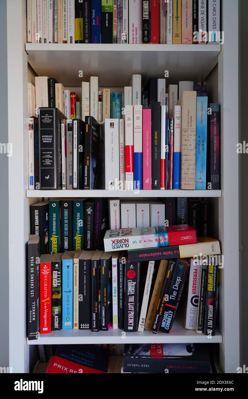 Bookshelf filled books hi-res stock photography and images - Alamy