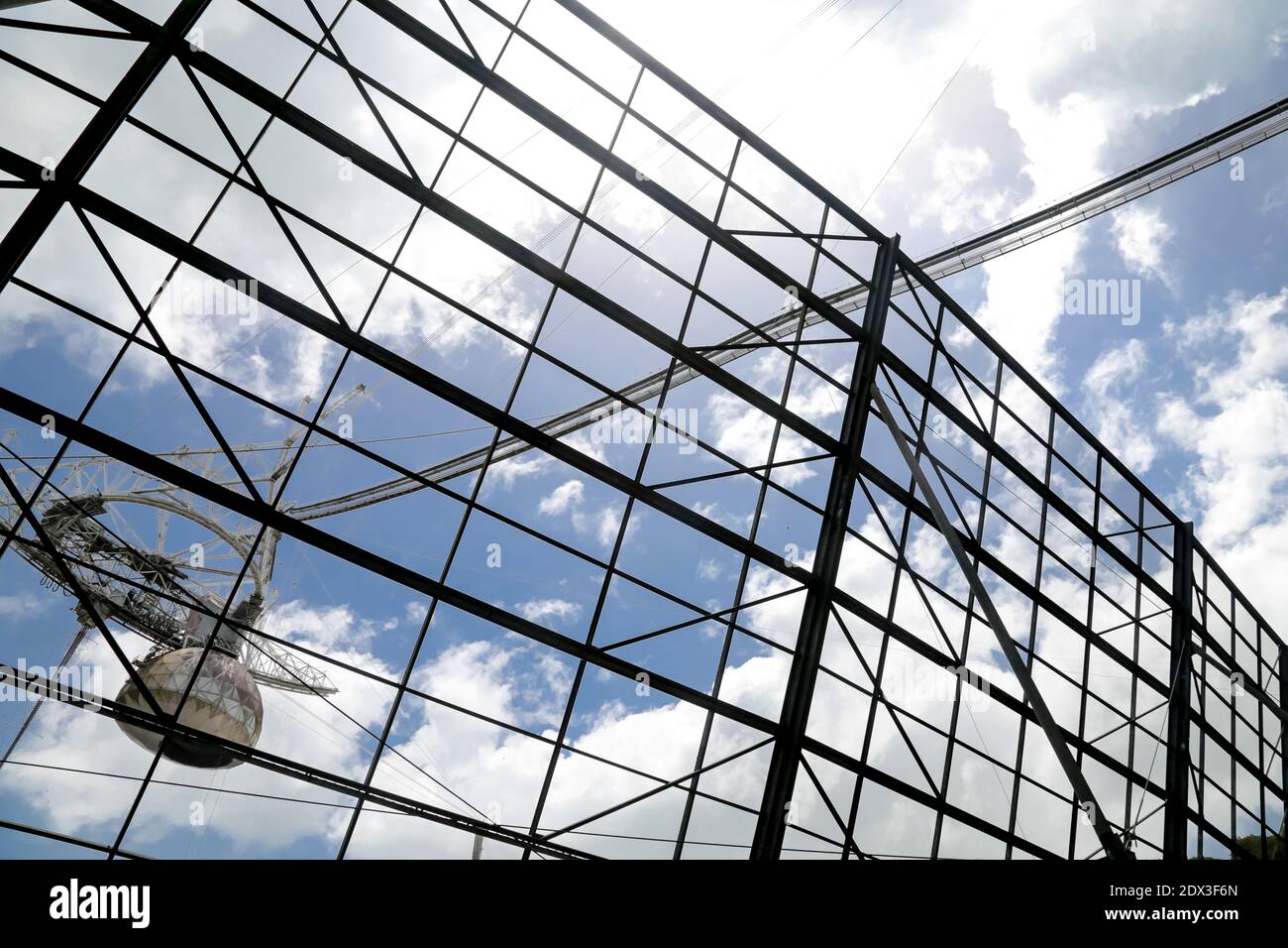 Arecibo Observatory in Puerto Rico pre-collapse Stock Photo - Alamy