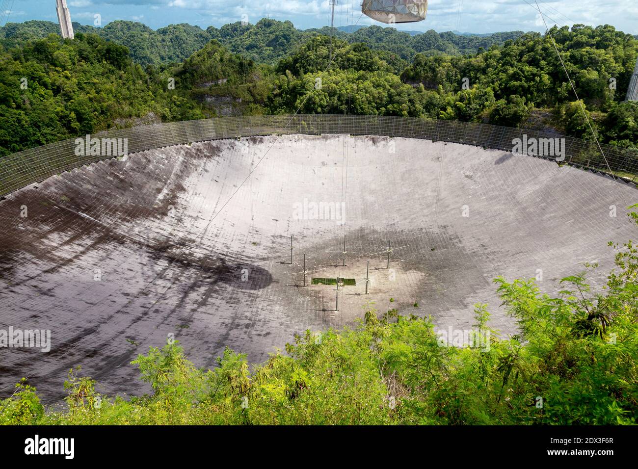 Arecibo Observatory in Puerto Rico pre-collapse Stock Photo - Alamy