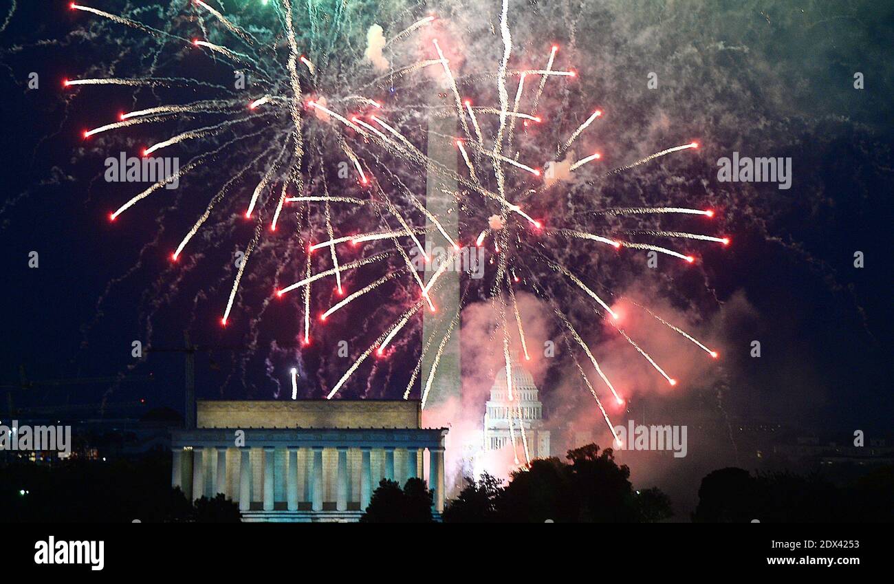 Fireworks light up the sky above the U.S. Capitol and Washington ...