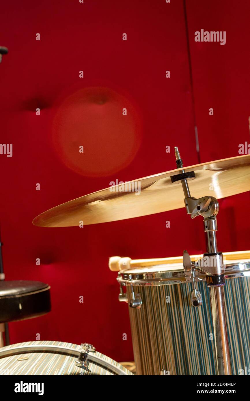 Cymbal instrument hi-res stock photography and images - Alamy