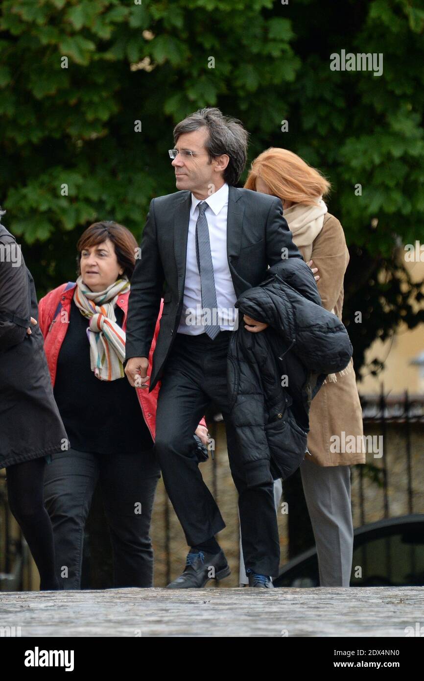 David Pujadas arrive aux obseques de Benoit Duquesne a l'eglise Jeanne ...