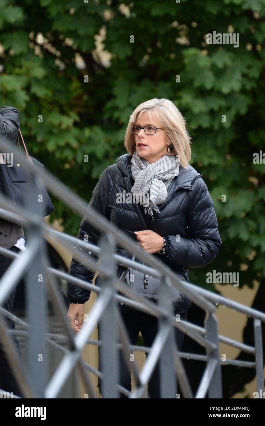 Laurence Piquet arrive aux obseques de Benoit Duquesne a l'eglise ...