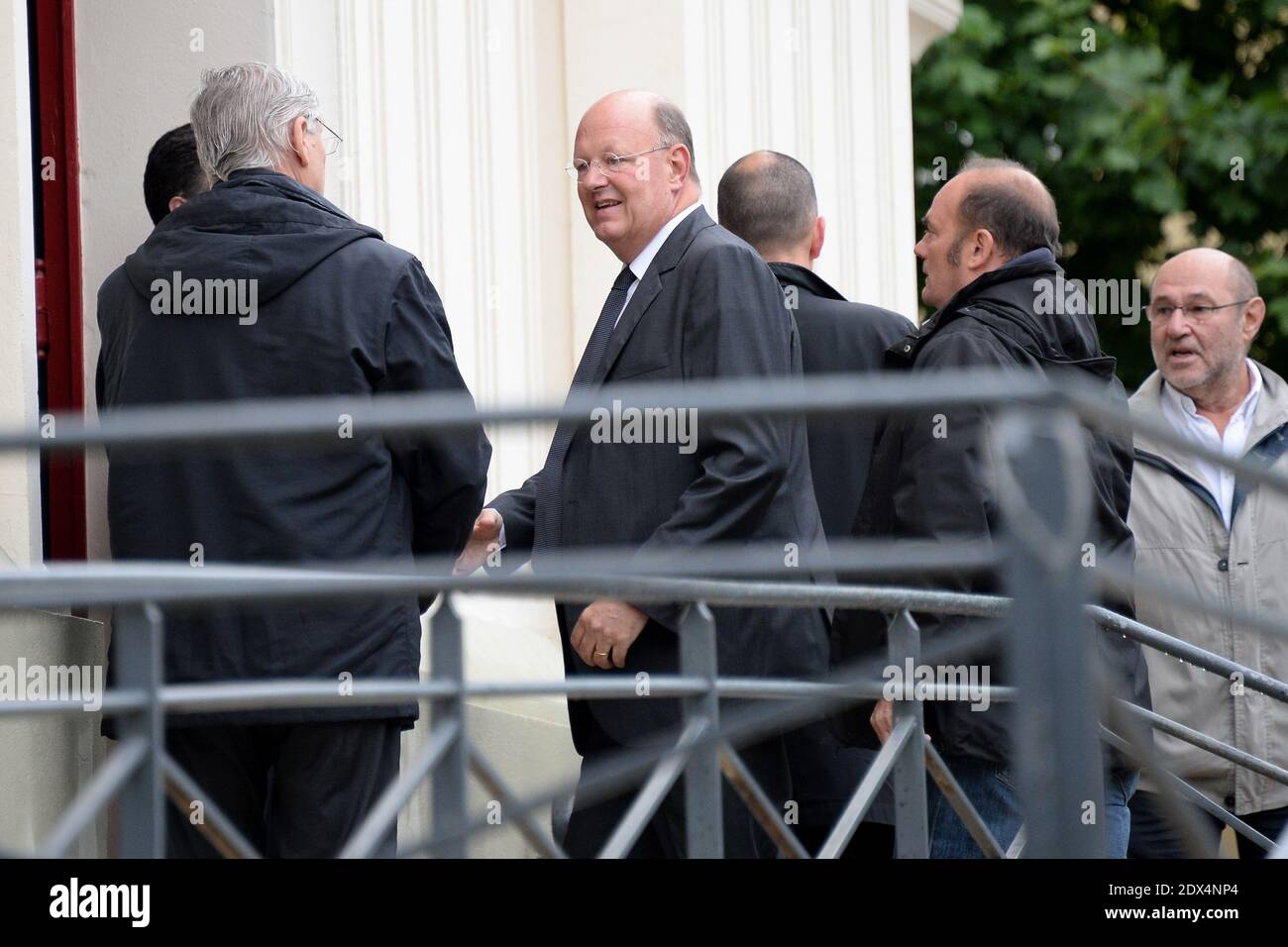 Remy Pflimlin arrive aux obseques de Benoit Duquesne a l'eglise Jeanne ...