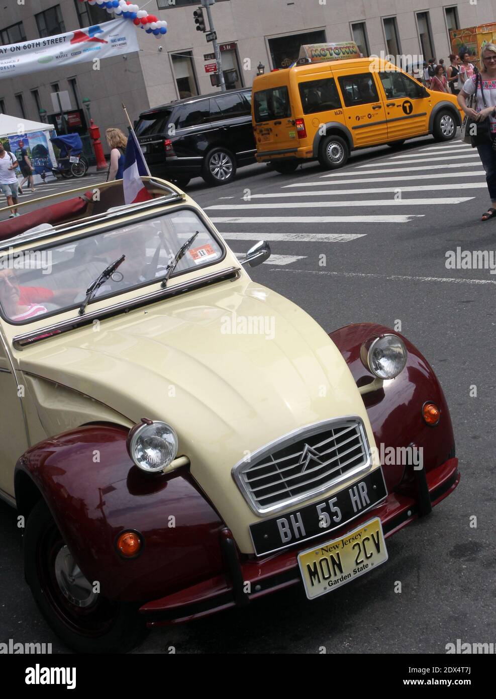 Citroen 2cv rally car hi-res stock photography and images - Alamy