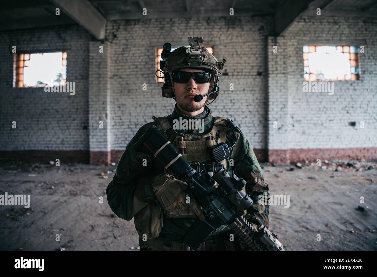 Fully equipped soldier hi-res stock photography and images - Alamy