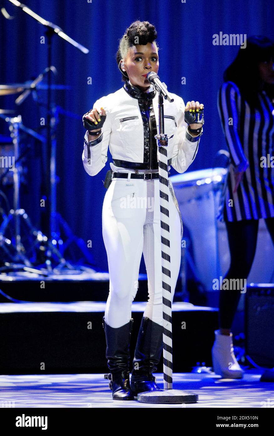 Receiving grammy award hi-res stock photography and images - Alamy