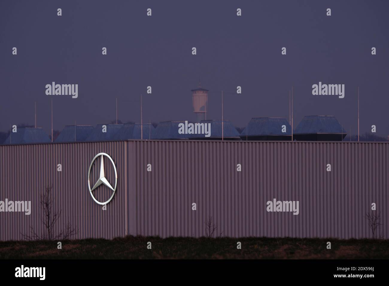 Mercedes factory germany hi-res stock photography and images - Alamy