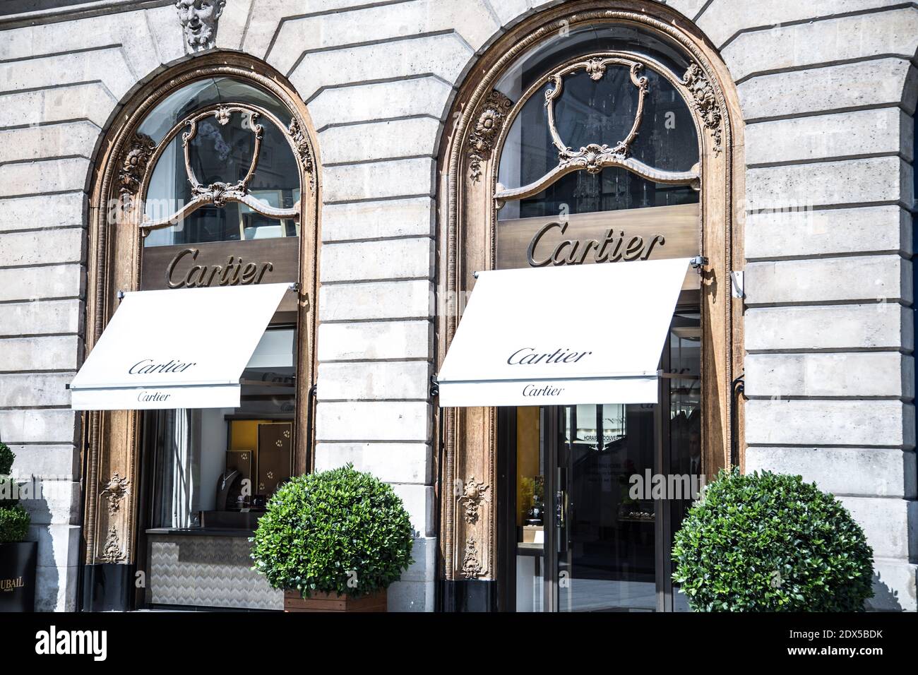 Cartier place vendome paris france hi-res stock photography and images ...
