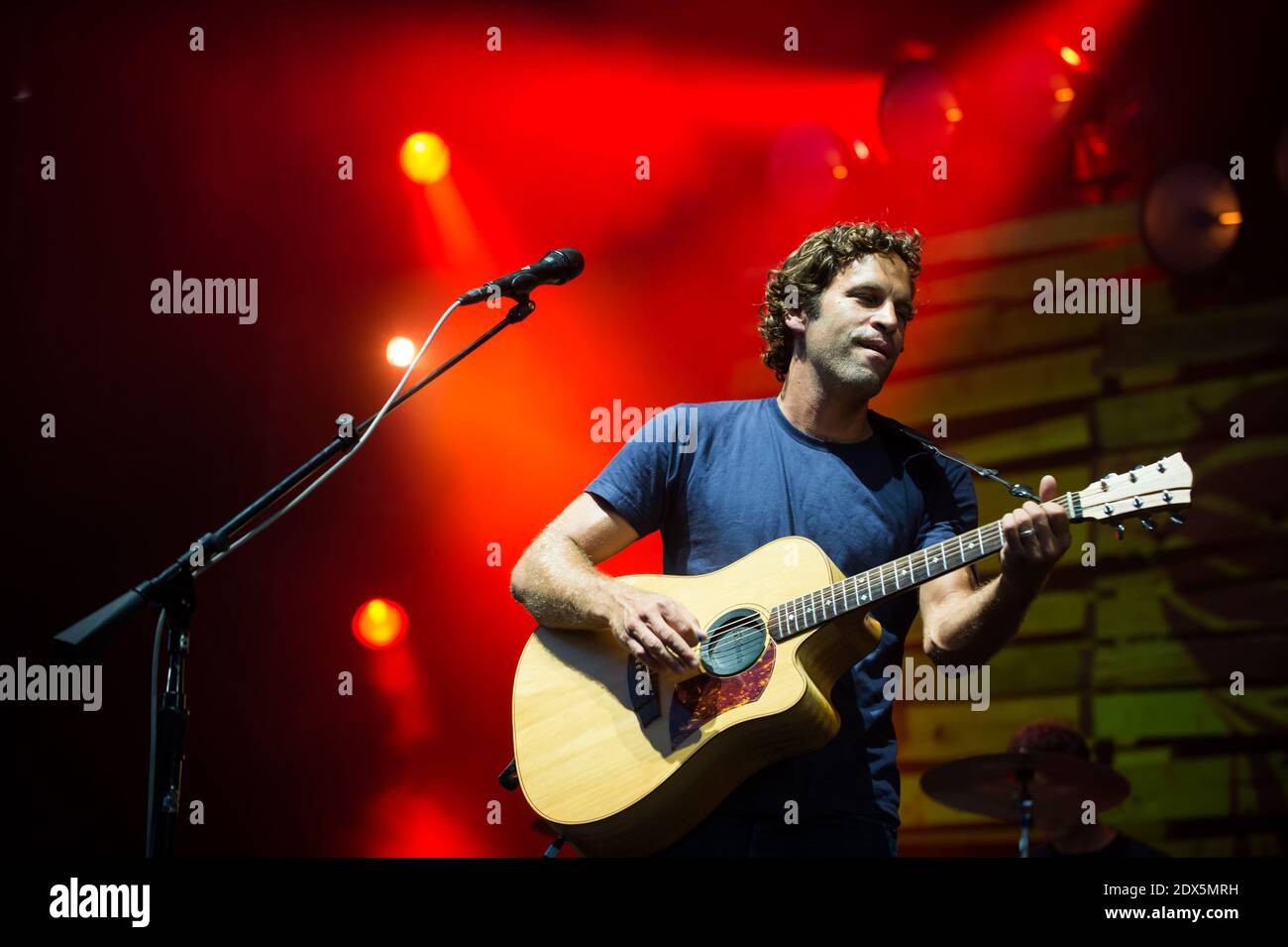 Jack johnson in concert hi-res stock photography and images - Alamy
