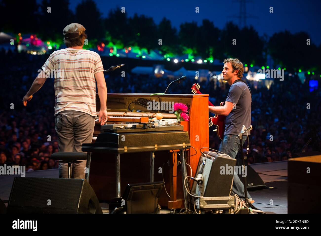Jack johnson in concert hi-res stock photography and images - Alamy