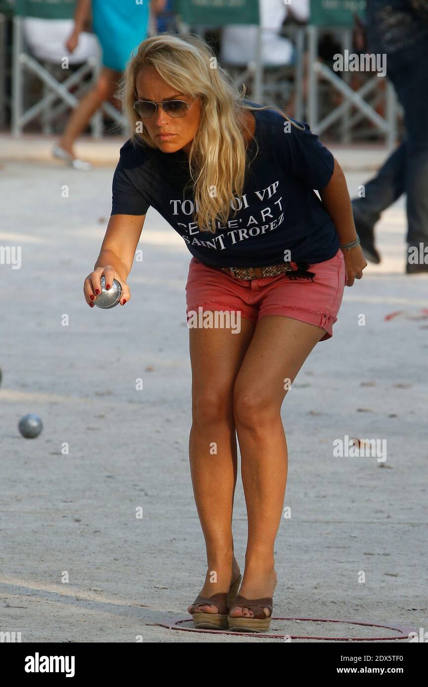 Cecile de Menibus participe au tournoi de petanque des VIPs sur la ...