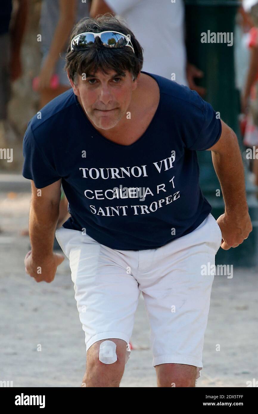 Tex participe au tournoi de petanque des VIPs sur la Place des Lices a ...