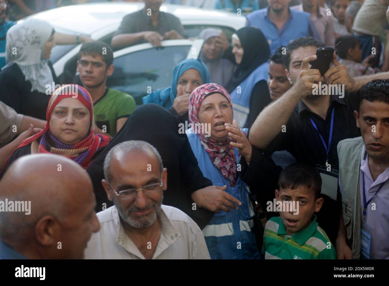 Palestinian bride hi-res stock photography and images - Alamy