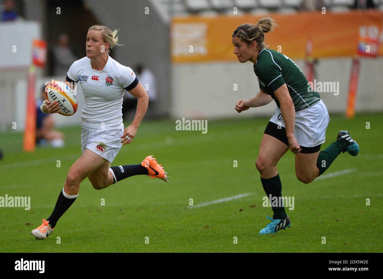 English Danielle Waterman during the IRB Women's Rugby World Cup match ...