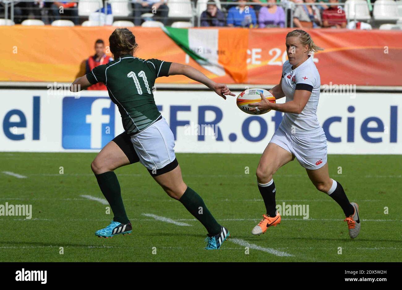 English Danielle Waterman during the IRB Women's Rugby World Cup match ...