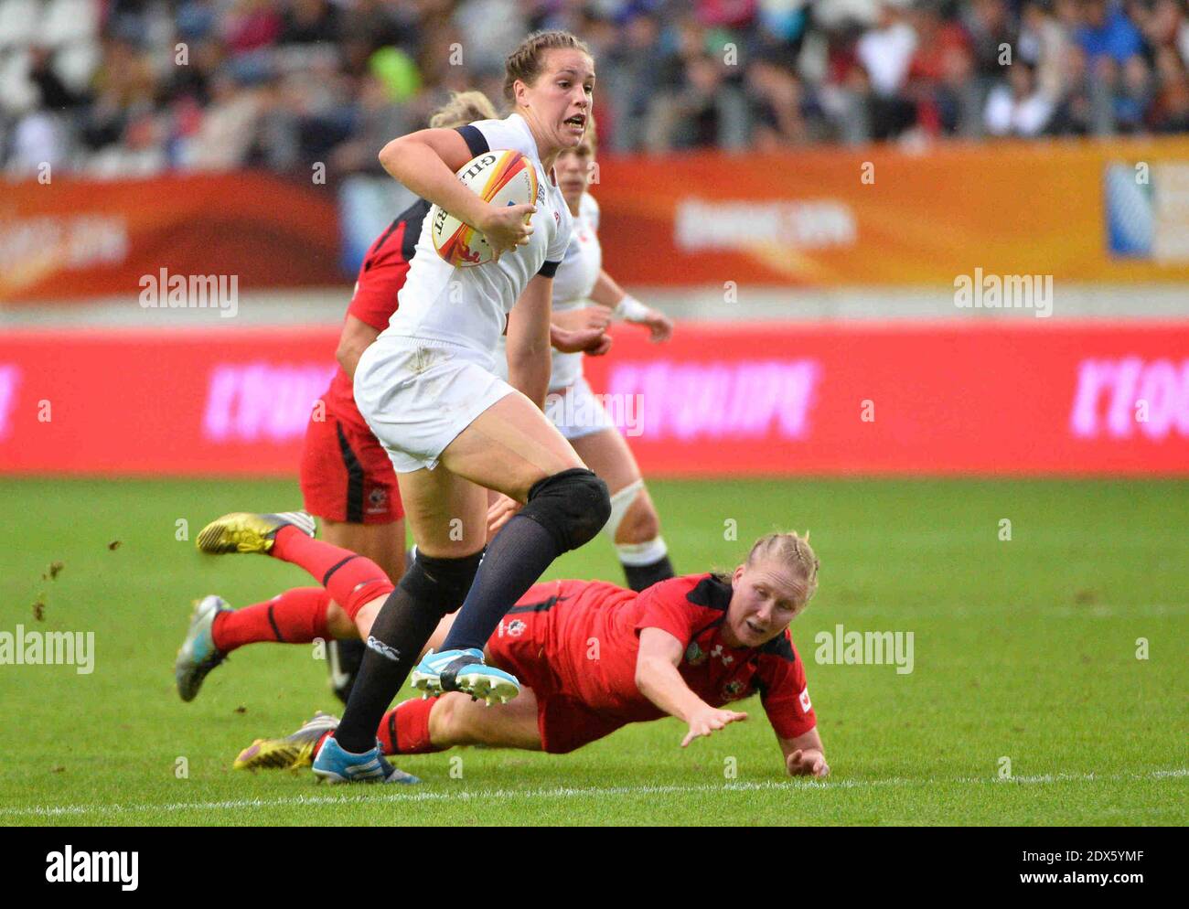 England 's Emily Scarratt during the IRB Women's Rugby World Cup match ...