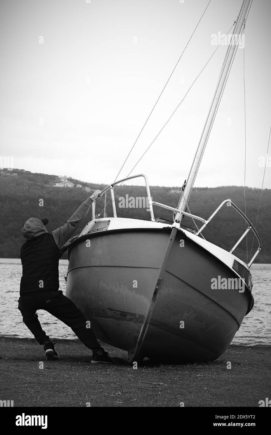 Pulling vessel Black and White Stock Photos & Images - Alamy