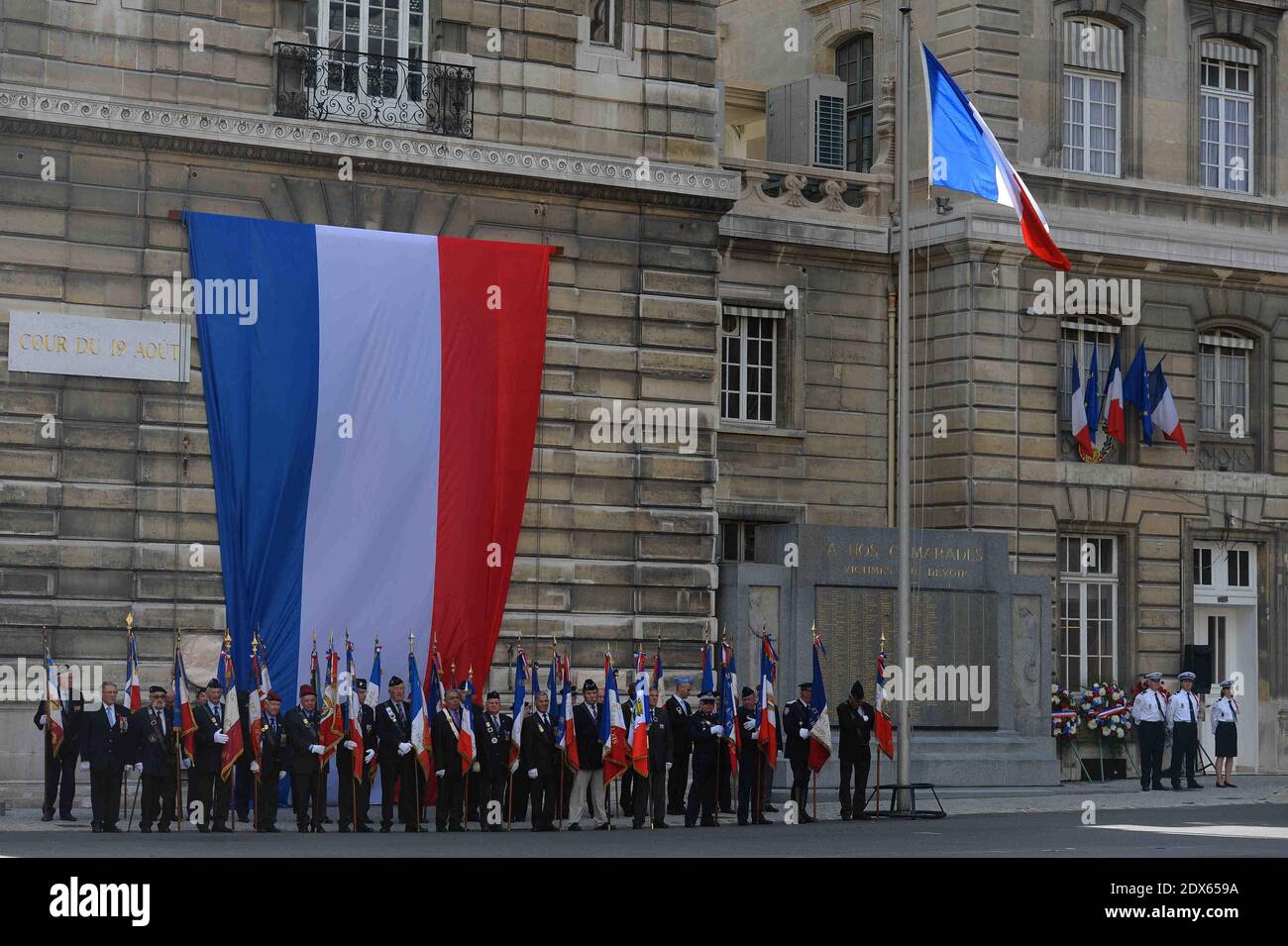 Liberation of paris 1944 25 august hi-res stock photography and images ...