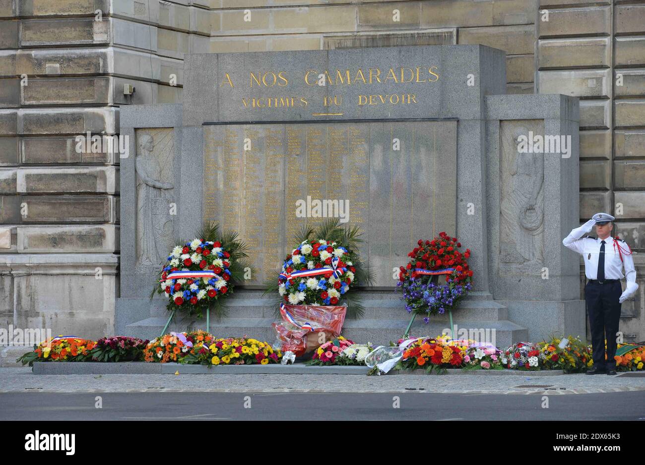 Liberation of paris 1944 25 august hi-res stock photography and images ...