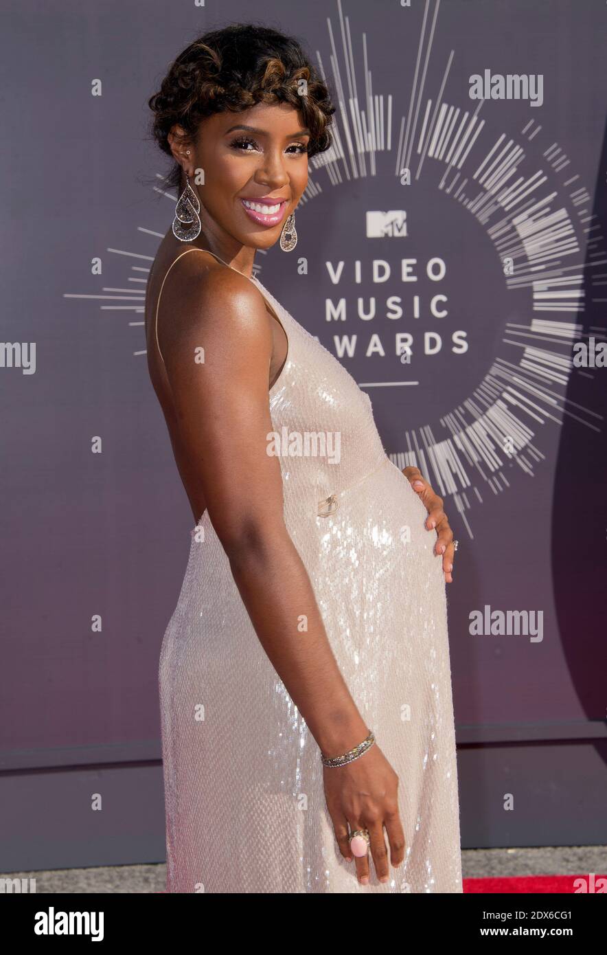 Kelly Rowland attends the 2014 MTV Video Music Awards at The Forum on ...