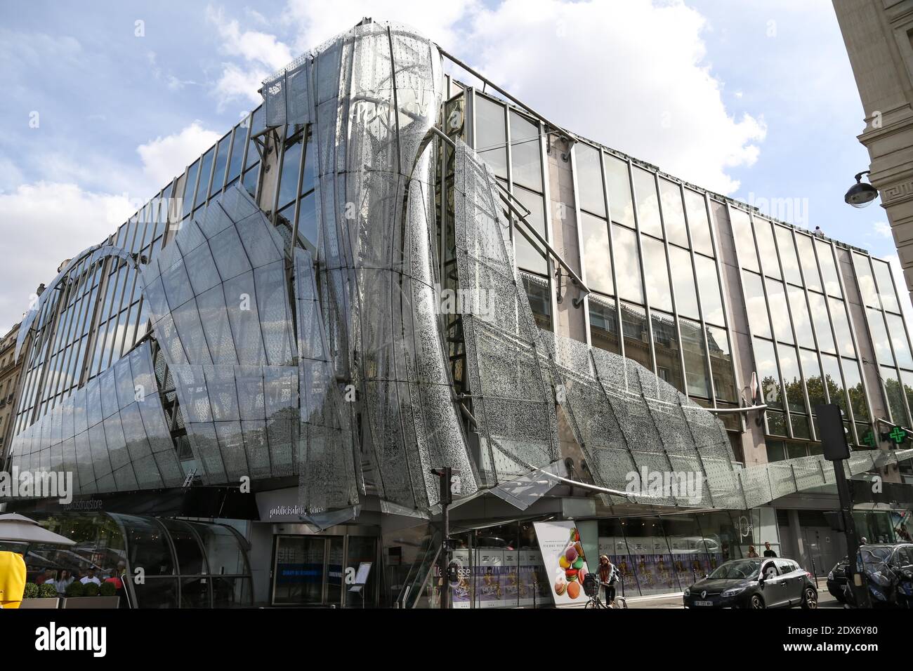 Outside view of the Publicis Groupe building near Arc de Triomphe in ...