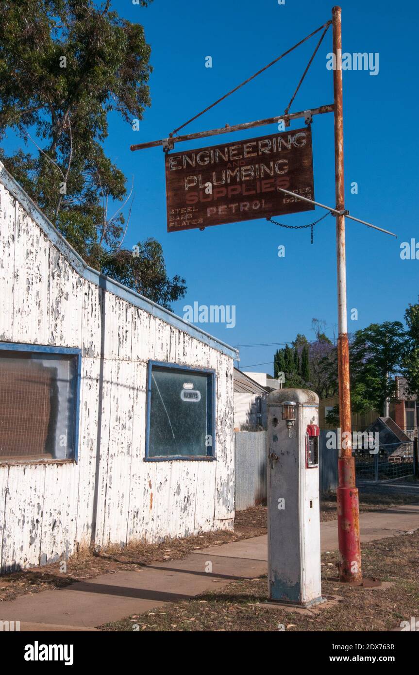 Australian garage hi-res stock photography and images - Alamy