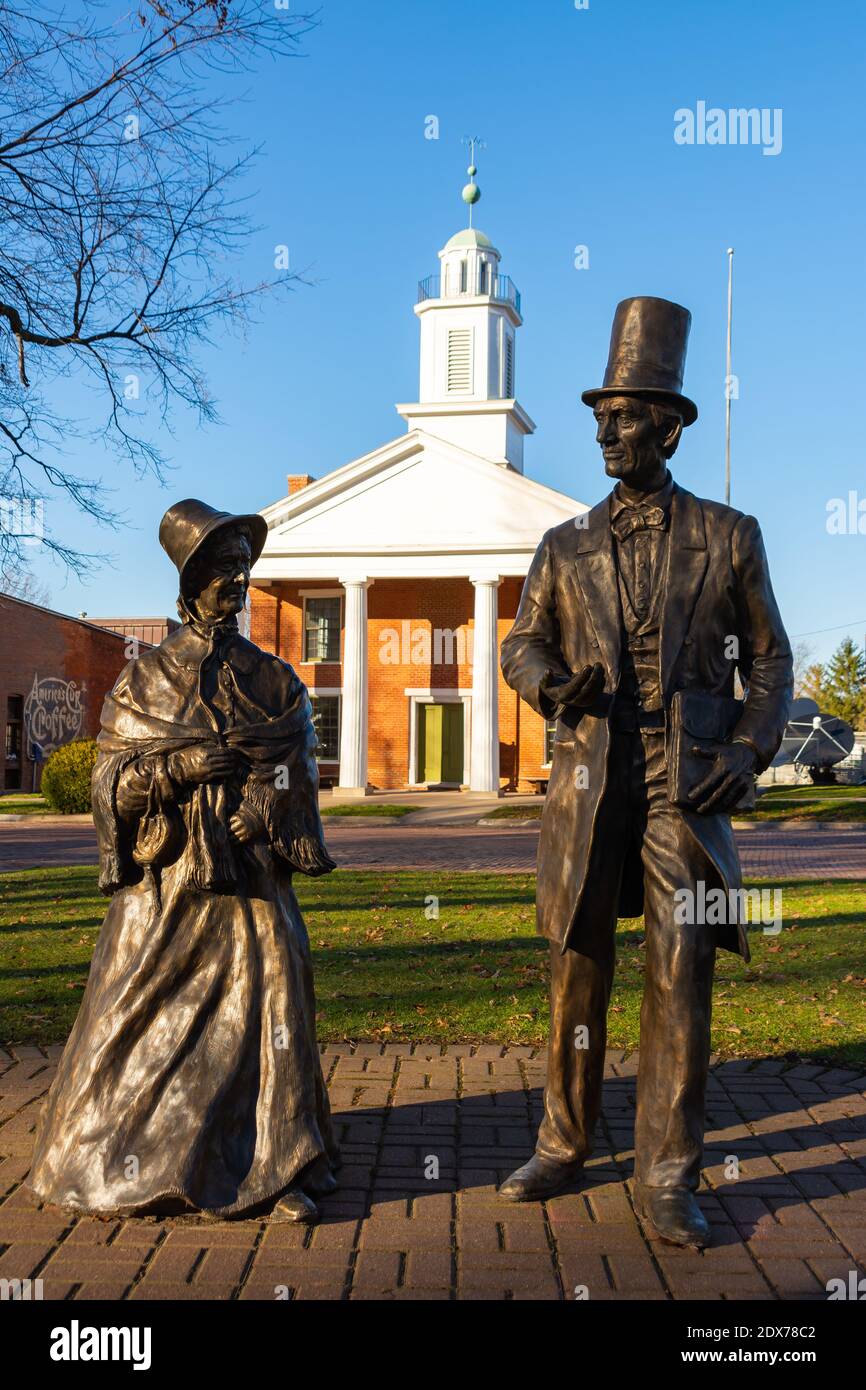 Abraham and Mary Lincoln Statues with the Historic Metamora County ...