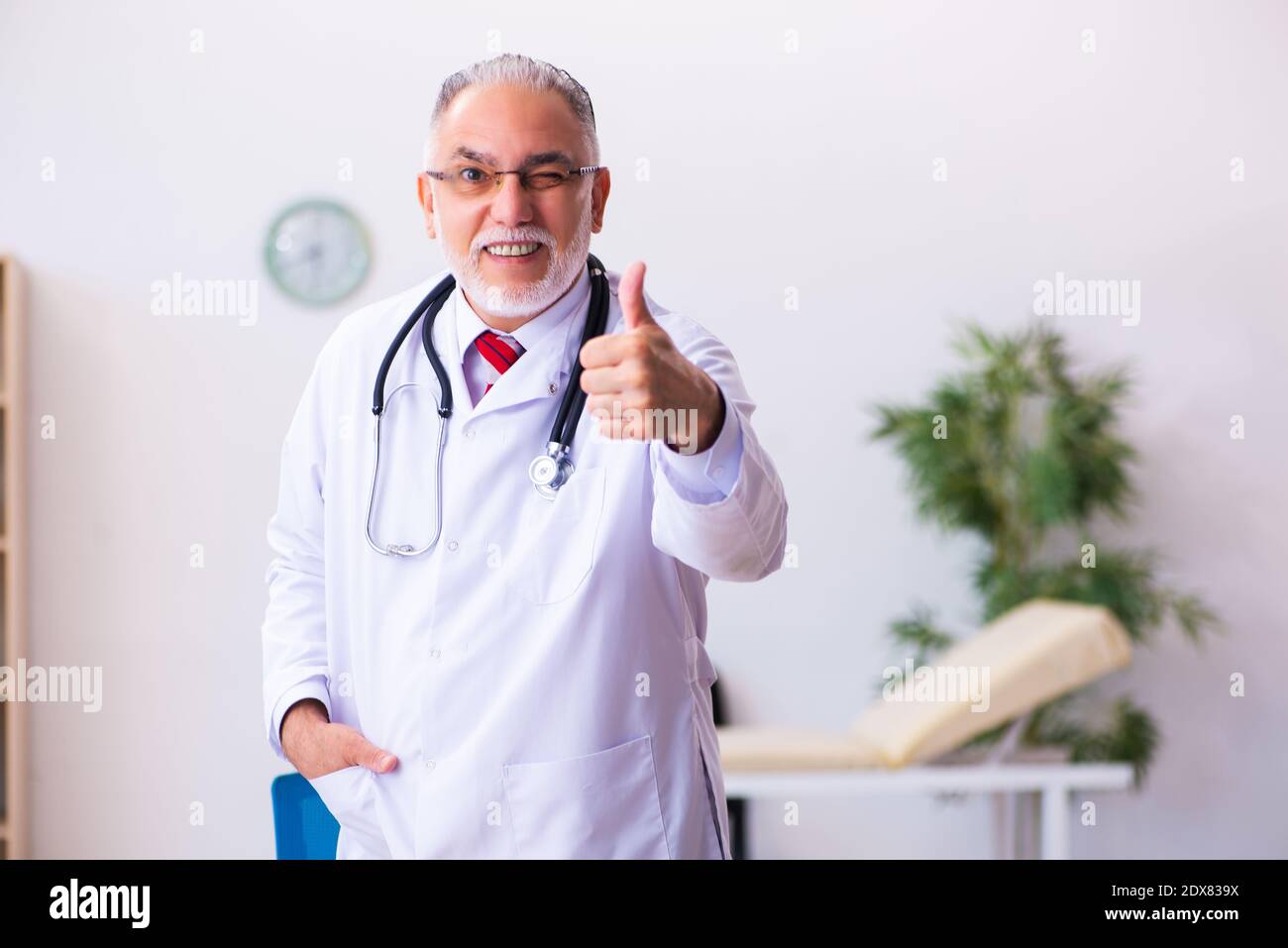 Old doctor working in the clinic Stock Photo - Alamy