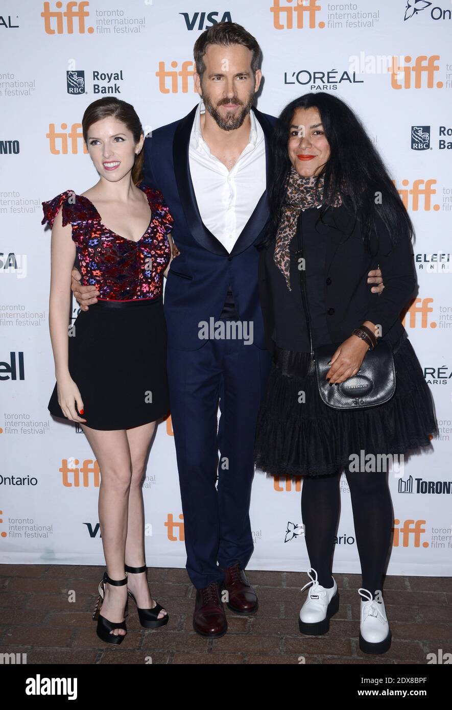 Ryan reynolds and anna kendrick hi-res stock photography and images - Alamy