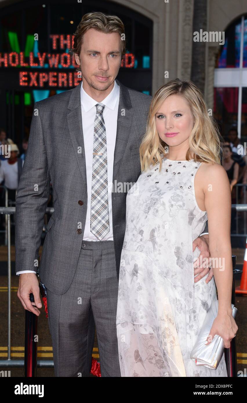 Dax shepard kristen bell arrive hi-res stock photography and images - Alamy