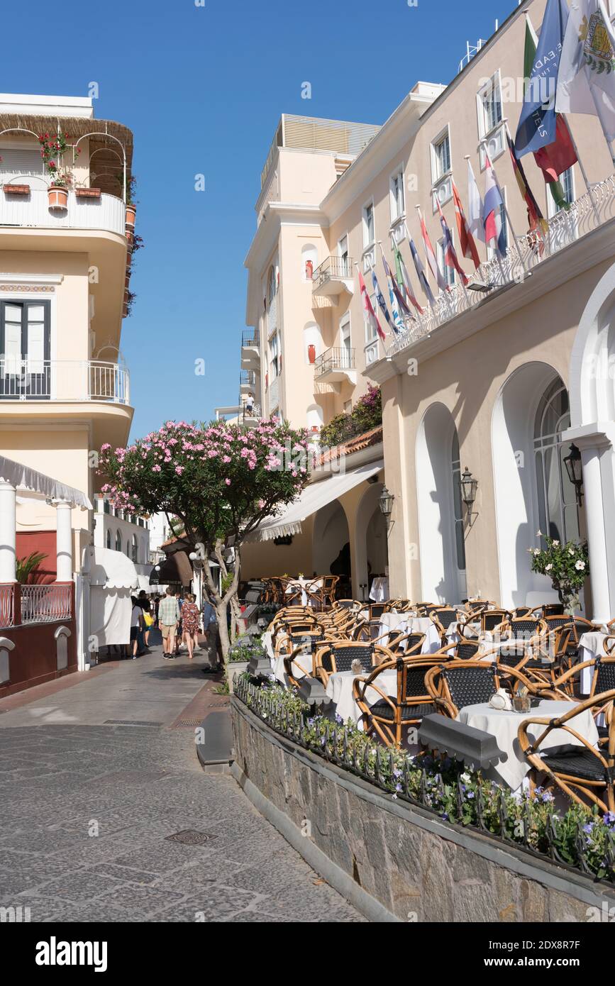 Streets of capri hi-res stock photography and images - Alamy