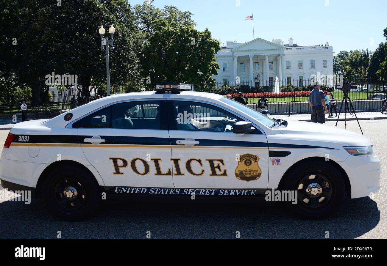 Secret Service Uniformed Division High Resolution Stock Photography and ...