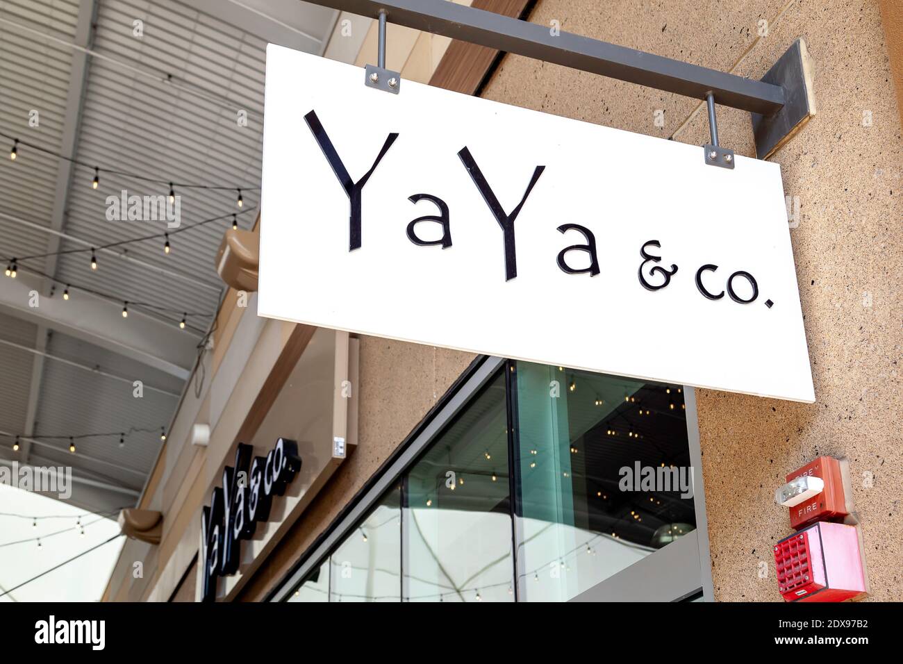 YaYa & Co. store front in Outlet Collection at Niagara near Toronto ...