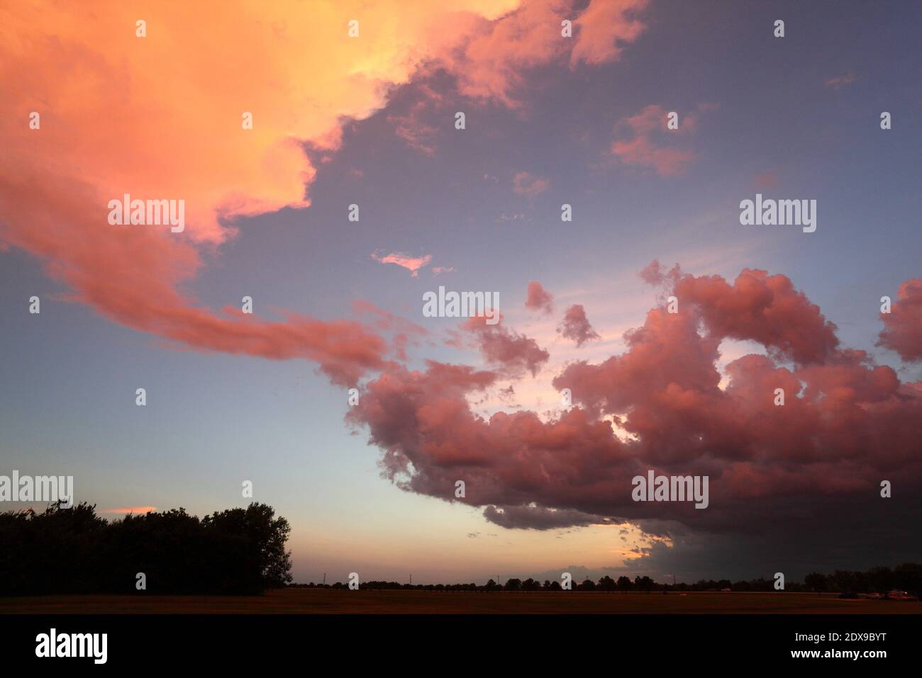 Dusky colours hi-res stock photography and images - Alamy