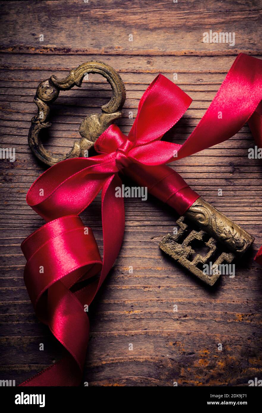 Vintage key still ribbon hi-res stock photography and images - Alamy