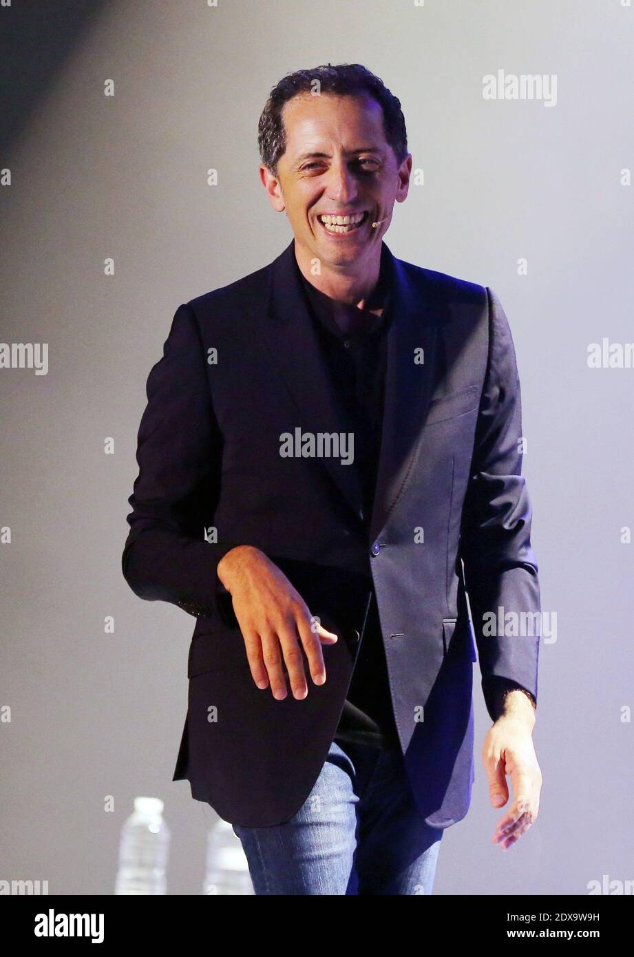 Gad elmaleh spectacle hi-res stock photography and images - Alamy