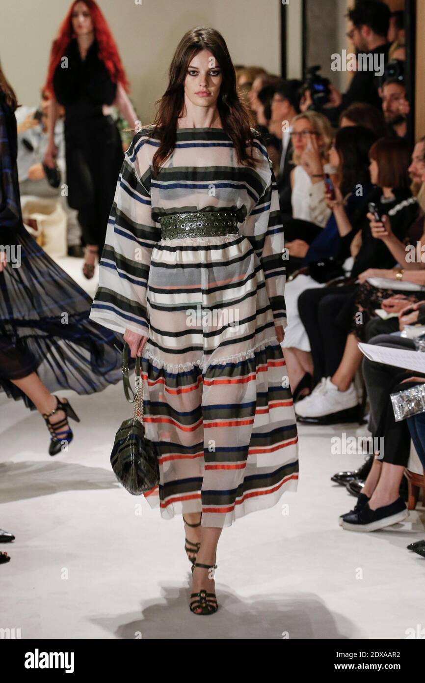 Elizabeth jagger hi-res stock photography and images - Alamy