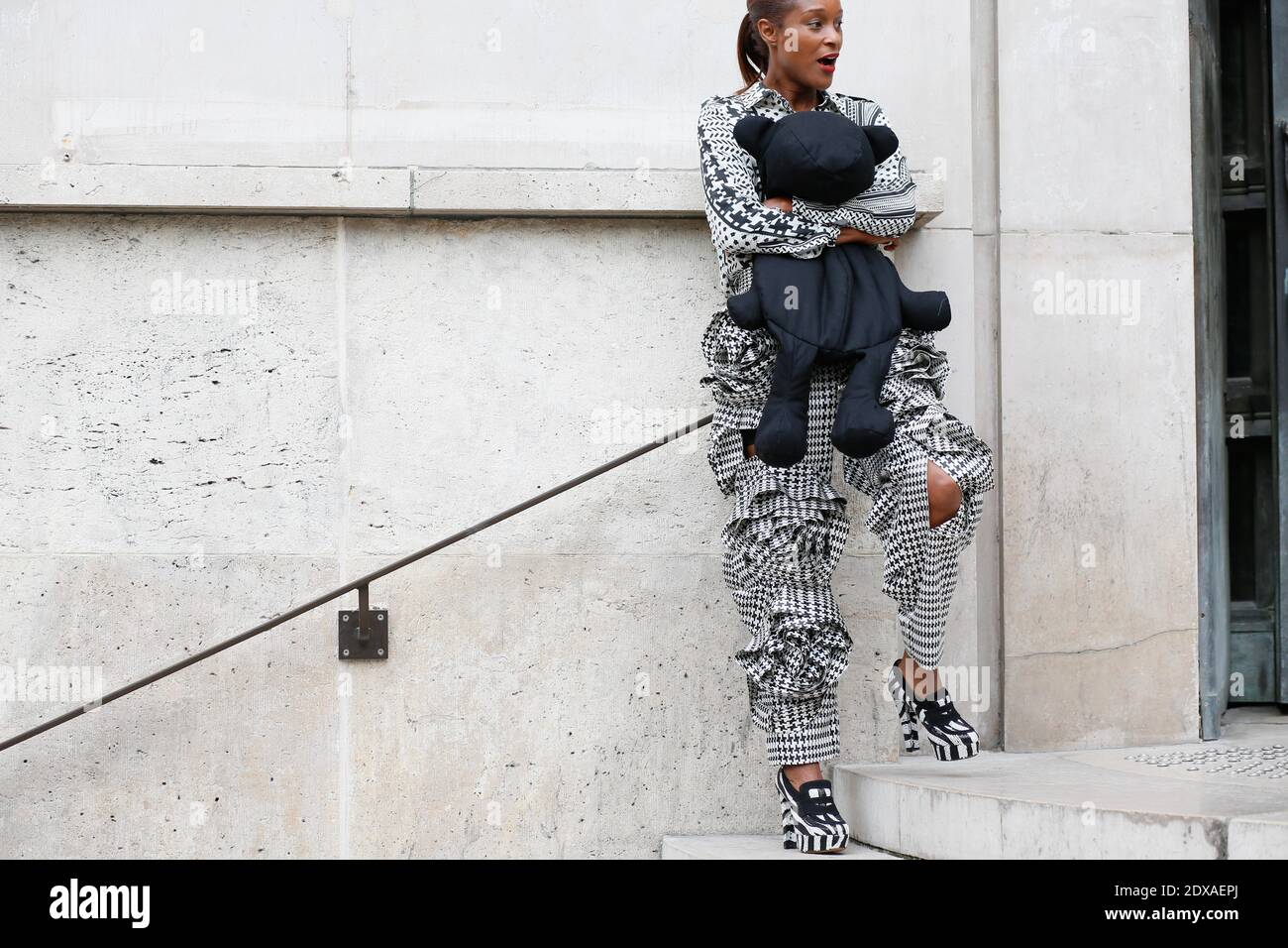 street style, Michelle Elie, german editor arriving at Damir Doma Ready ...